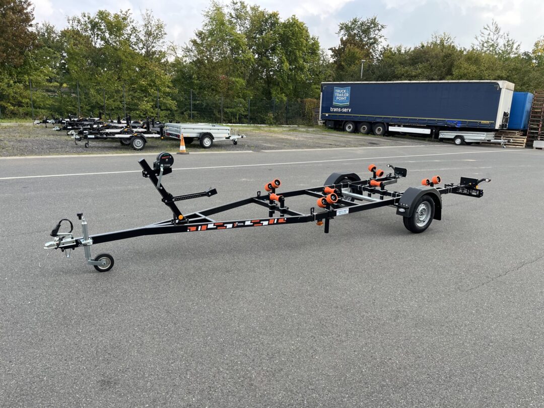Thomas Trailers BT-750 XL für Innenborder Boote bis 6 m BLACK EDITION ...